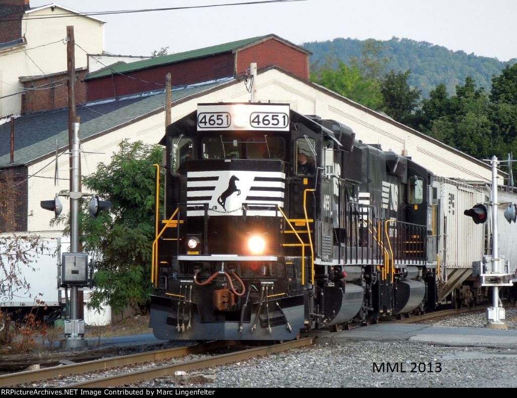 NS 4651 and NS 611 on the Cove Secondary.